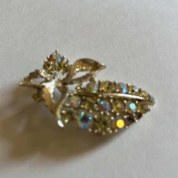 lisner | Jewelry | Vintage Lisner Crystals Signed Brooch | Poshmark